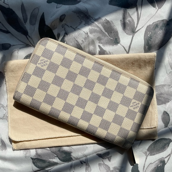 Louis Vuitton | Bags | Authentic Louis Vuitton White Checkered Wallet ...
